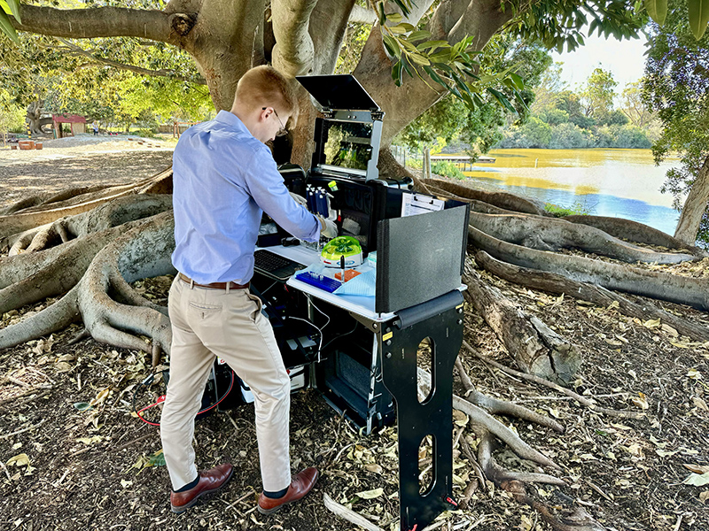Mercury Lab — Portable Laboratory for Molecular Biosurveillance